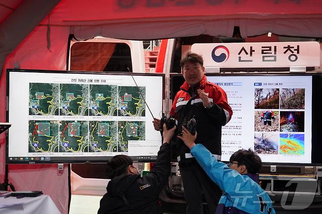 "골짜기로 번진 최악 산불 속수무책…임도 확장하고 대형 헬기 필요"