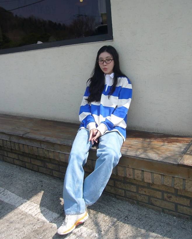 3년차 새댁 이렇게 예뻤어 아침 미모가 더 청순해 놀랍다는 여가수 스트라이프 데님룩 뷰티는 내운명