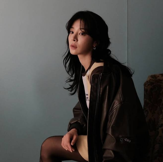 ‘조영남 따귀녀로 화제 됐던 여배우 시크러블리 찢은 멜빵 미니스커트룩 대본은 내운명