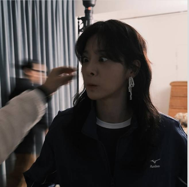 ‘조영남 따귀녀로 화제 됐던 여배우 시크러블리 찢은 멜빵 미니스커트룩 대본은 내운명