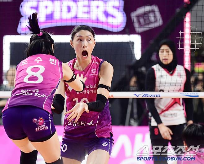 역사에 남을 투혼 감동 드라마김연경 라스트 댄스가 빛났던 건 공동 주연 정관장 있어서였다