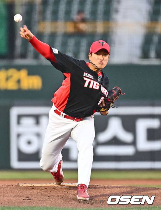 5선발? 토종 에이스 입니다...한화에서 온 보물, 춤추는 148km 패스트볼 'ERA 1.56 대활약'