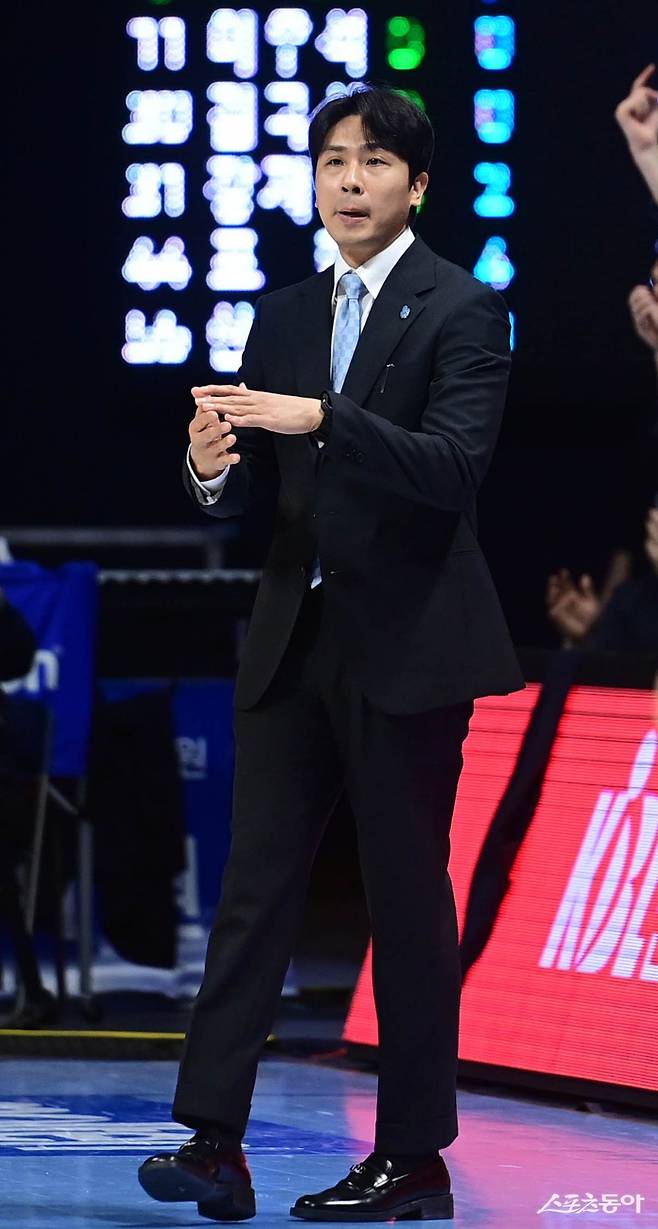 선수와 구단 미래 위해” 소노 ‘4년 계약했던 김태술 감독 전격 경질5개월도 안 돼 동행 마침표