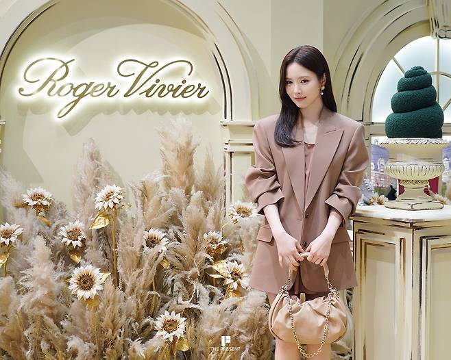 신세경 강남 백화점 홀린 여神 세련된 슈트 미니멀리즘 프렌치 미니스커트룩 뷰티는 내운명