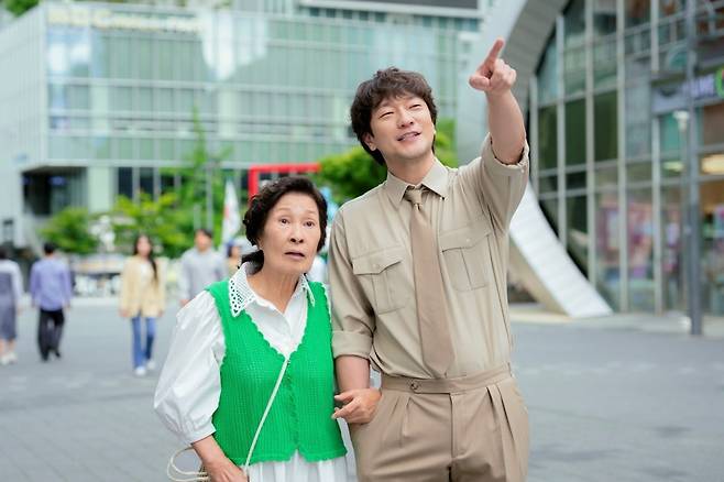 김혜자♥손석구 세기의 부부 됐다42살 차 초월하고 천국보다 아름다운 케미 자랑
