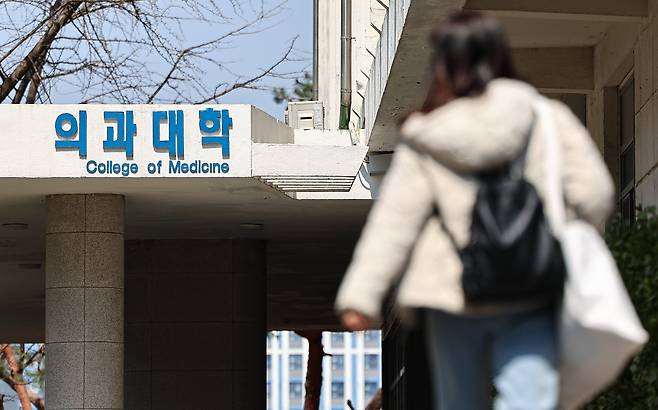 이번 주 의대생 집단 유급 기로내년 1학년 1만명 동시 수업 가능성도