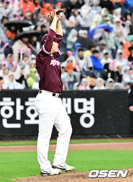 156km 강속구보다 먼저 뽑힌 이유 있었네, 19세 신인 맞아? 위기의 키움 구한 '전체 1순위' 정현우