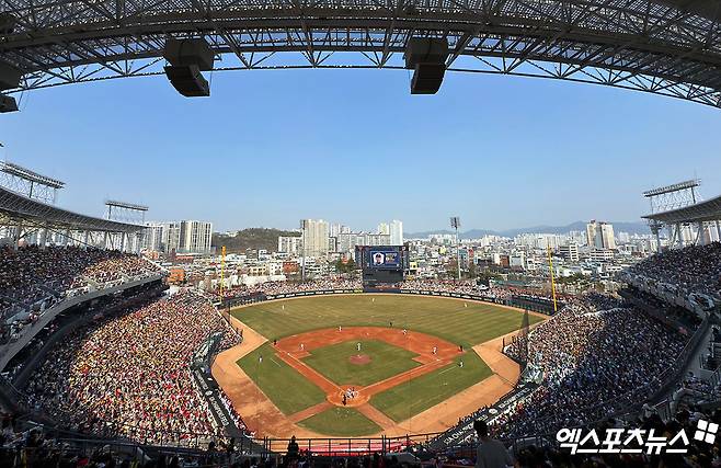 챔피언스필드 열기 뜨겁다! KIA, SSG전 2만500석 '완판'→시즌 4번째 홈경기 매진 [광주 현장]