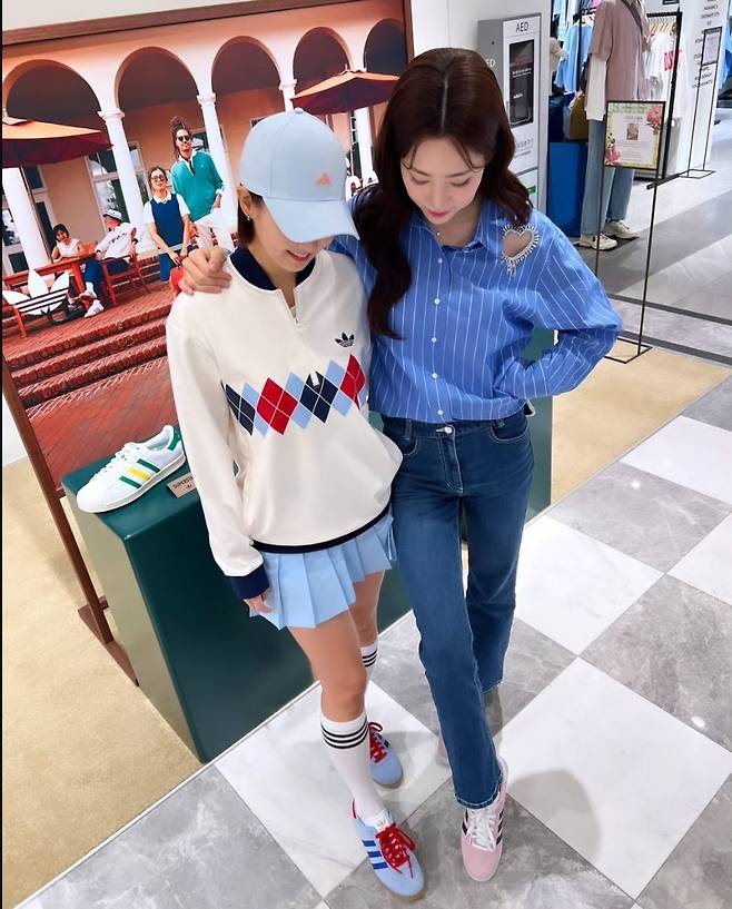오정연 42살 맞아 너무 짧은 미니스커트 살랑살랑 동안미모 뽐낸 청순 깔맞춤 스포티룩 뷰티는 내운명