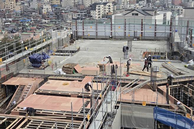 아파트 공사 끝냈는데 통장에 0원 꽂혔다”돈 떼이는 건설사들 속출