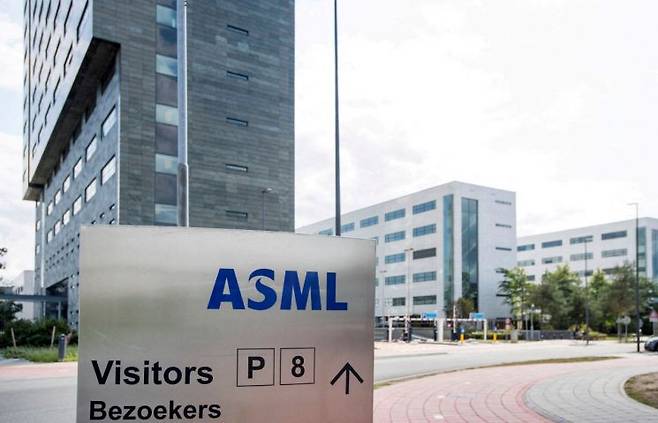 ASML 1Q 매출 12조·순이익 3조…"美관세로 인한 불확실성 지속"