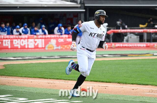 “내가 이렇게 가르쳤냐?” 천하의 KBO 165홈런 외인 MVP가 이런 꾸지람을…옛 스승에게 ‘정신이 번쩍’[MD광주]
