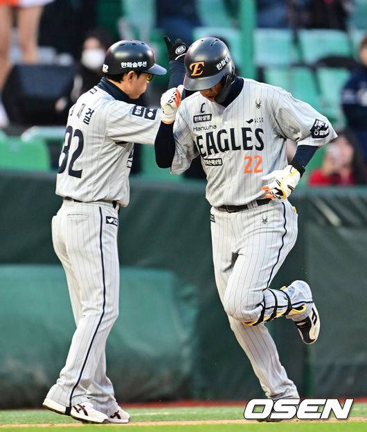 “너네 도대체 왜그러냐, 선배들 전화도 받았다” 믿을 수 없는 타격 부진 극복한 한화, 반등의 신호탄 쐈다