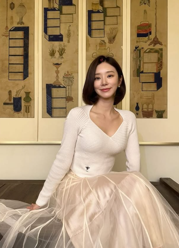 박수진 닮은 꼴로 화제였다는 꽃미모 여배우 일상룩 패션룸