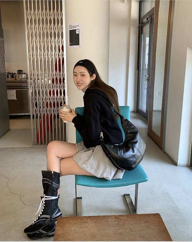 운동 나가는 줄 알았는데 화보였네” 170cm·47kg 여배우 스포티 데일리룩 대본은 내운명