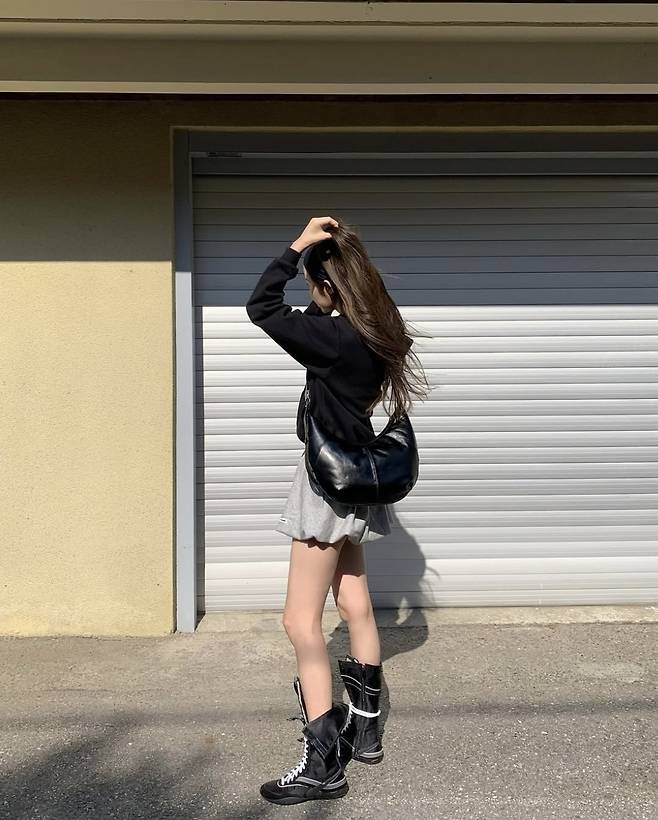 “운동 나가는 줄 알았는데 화보였네” 170cm·47kg 여배우, 스포티 데일리룩 | 대본은 내운명