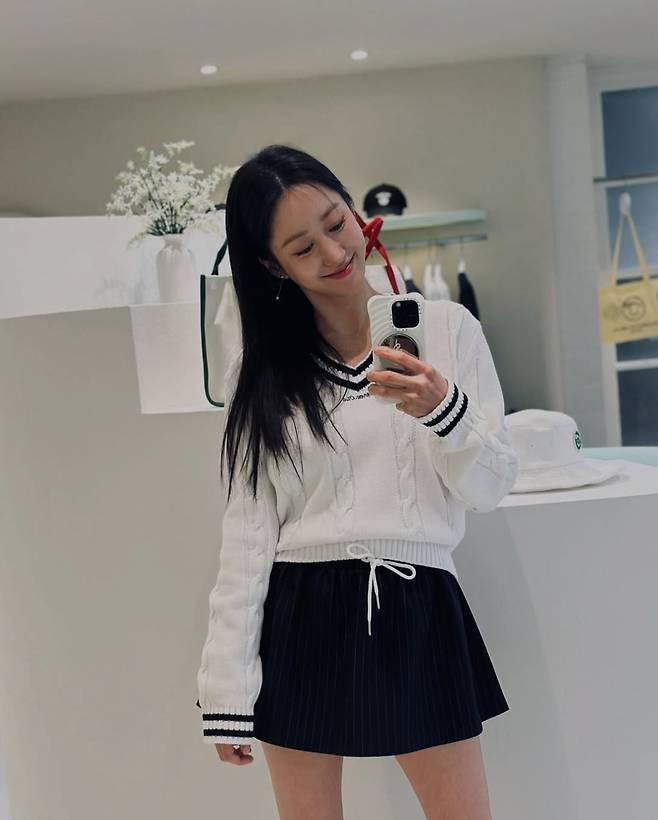 만우절 프러포즈받고 숨겨둔 딸 있다고 장난친 여배우 미니스커트 나들이룩 대본은 내운명