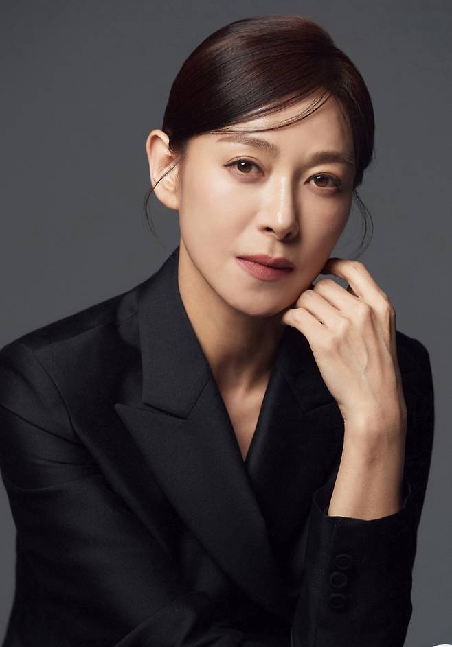 도망 다닐 정도로 고백 많이 받아 51세 ‘대학로 이영애 여배우 화보룩 스타와 패션