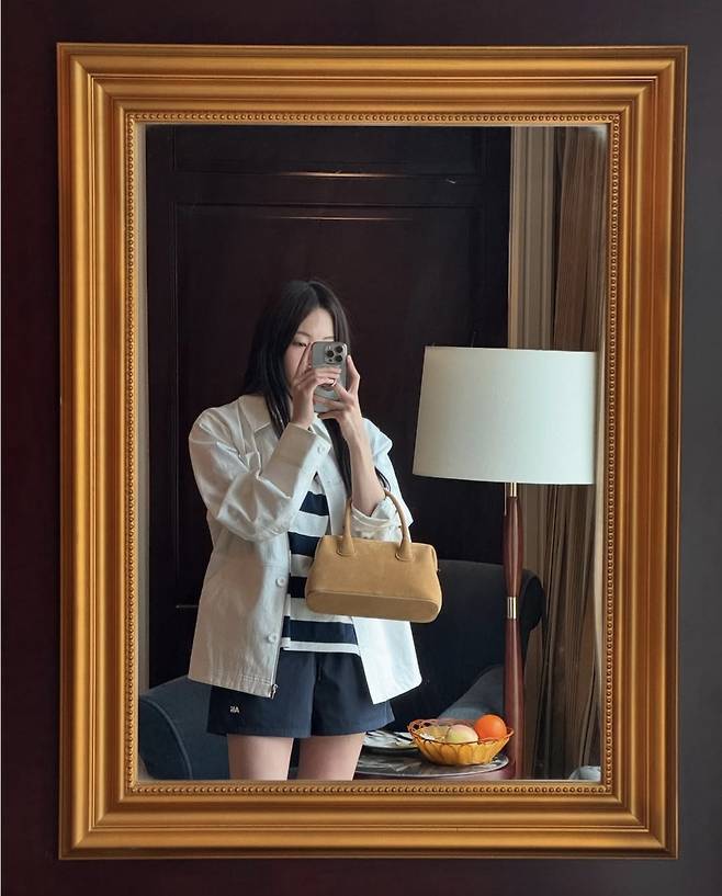 20대인 줄 알았는데 32세” 168cm·49kg 9등신 동안 여배우의 데일리룩 대본은 내운명