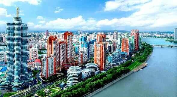 北 김정은 자랑하던 평양 53층 아파트 붕괴 우려