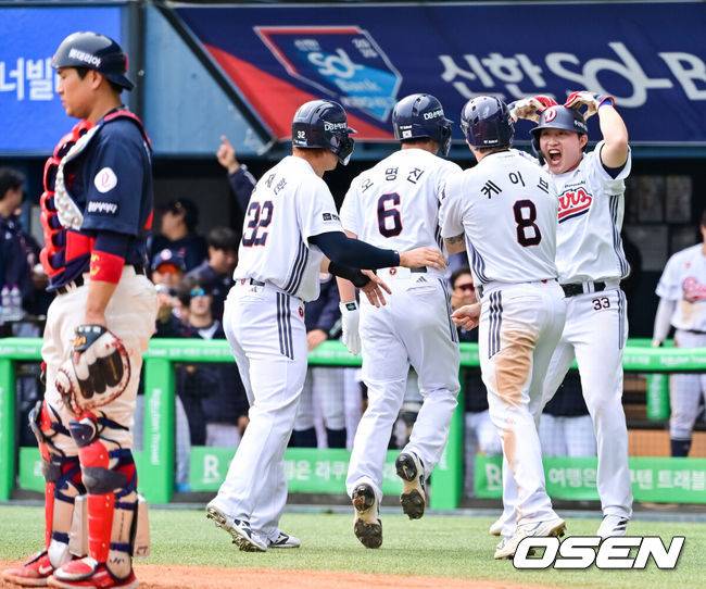 ‘데뷔 첫 홈런이 결승 만루포’ 시범경기 타격왕 6타점 폭발! 두산, 롯데 13-4 완파…최승용 32일 만에 승리 [잠실 리뷰]