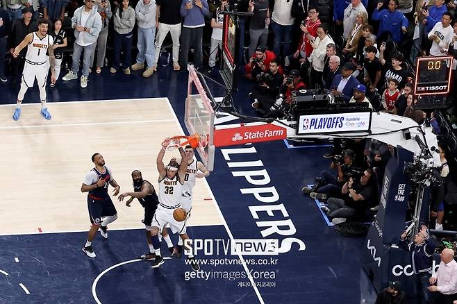 NBA PO 역사상 첫 끝내기 덩크슛이 나왔다…애런 고든 "정말 미친 경기"
