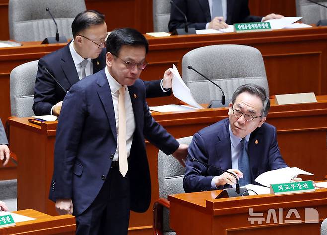 조태열 中 서해구조물 비례조치로 해양과학기지 등 실효적 대안 검토