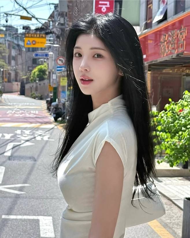 강석우 딸 강다은 눈부신 강남여신 조각 같은 미모의 봄 나들이 체크 롱스커트룩 뷰티는 내운명