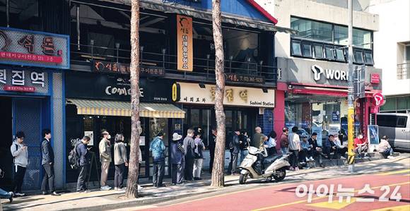 "SKT 유심, 15만원에 팝니다⋯일반인말고 VVIP만 연락 달라"