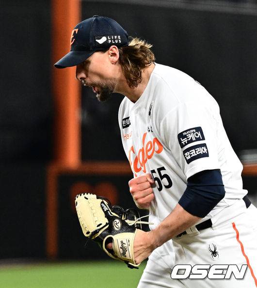 LG마저 극복한 와이스, 4G 연속 승리했는데…심우준에게 공 돌렸다 "첫 홈런 중요했어"