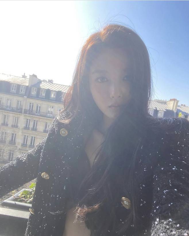 이 조합 반칙이지 정석 미모 터진 20대 여배우 미니스커트룩 대본은 내운명