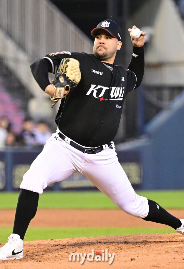 '외인이 다 했다' 로하스 4타점 쾅, 헤이수스 복귀전 150km+QS→KT 투타 조화 속 '위닝 시리즈' 확보…두산 피스윕 위기 [MD잠실]