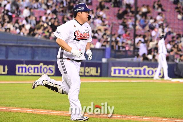 '외인이 다 했다' 로하스 4타점 쾅, 헤이수스 복귀전 150km+QS→KT 투타 조화 속 '위닝 시리즈' 확보…두산 피스윕 위기 [MD잠실]