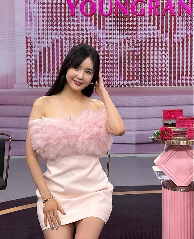 장영란 렌즈도 없이 홈쇼핑 안방마님 너무 내린 오프숄더 미니원피스룩 뷰티는 내운명