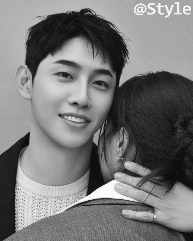 3분 만에 열애 인정4월 결혼♥발표한 가수 커플티내고 싶어 죽겠더라 어썸클