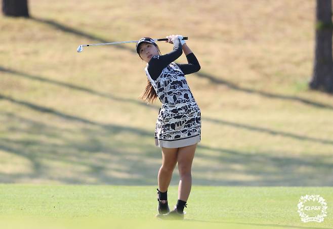 '7언더파 선두' 박현경, KLPGA 챔피언십 3번째 우승 보인다