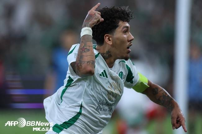 동아시아 이변 없었다!…3수 끝 아시아 최강! ‘피르미누 멀티 도움’ 알 아흘리, ACLE 우승 → 日 가와사키 2-0 격파