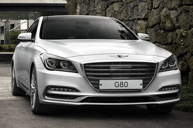 “2천만 원대에 누리는 럭셔리” 품위 있는 50대들이 선택한 준대형 세단 | 오토버프