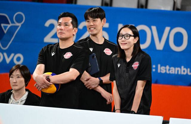 김연경→흥국 어드바이저 이선규→현건 코치 박철우→우카 코치 한유미→페퍼 코치그들의 새로운 도전이 시작된다 Md이스탄불