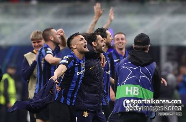 '사나이의 품격' "부상으로 울었지만 경기 놓칠 수 없어" 인터 밀란 핵심 FW, UCL 준결승 바르셀로나 격침 후 '팬-동료 사랑 과시'