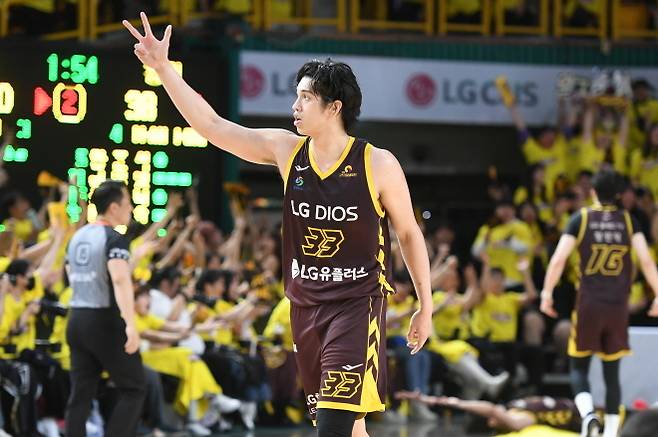 1~3차전 싹쓸이! 첫 챔피언 등극까지 1승 남았다... LG, 3차전 SK에 80-63 완승···‘마레이·타마요 변함없이 맹활약’ [MK창원]