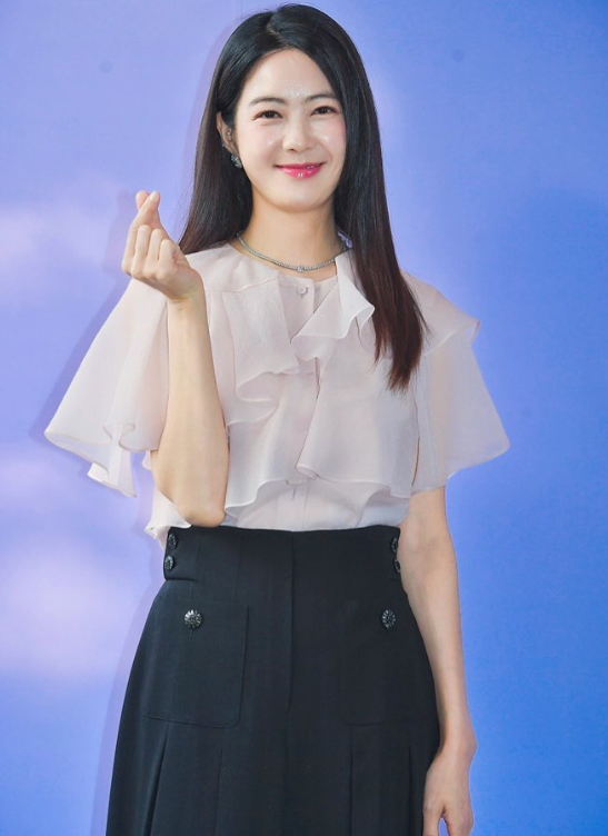 차세대 톱스타였는데 돌연 22살에 애엄마 된 여전한 방부제 미모 40대 여배우 일상룩 패션룸