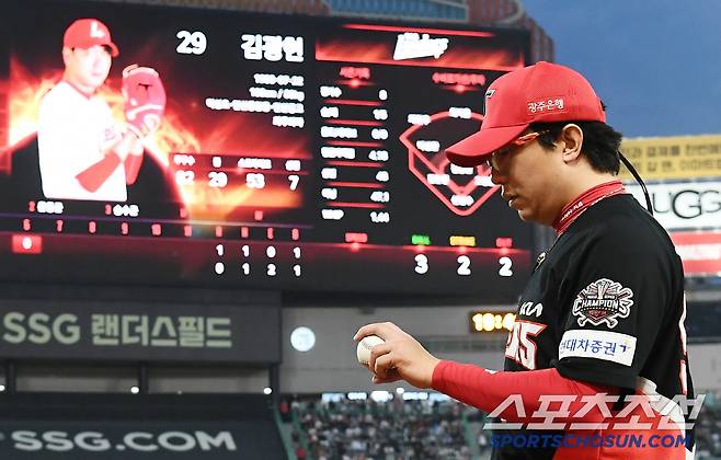 '500홈런은 다음 기회' 그래도 웃었다! 김광현, 양현종 명품 좌완 대결 완승…SSG, KIA와 DH 싹쓸이 [인천 리뷰]