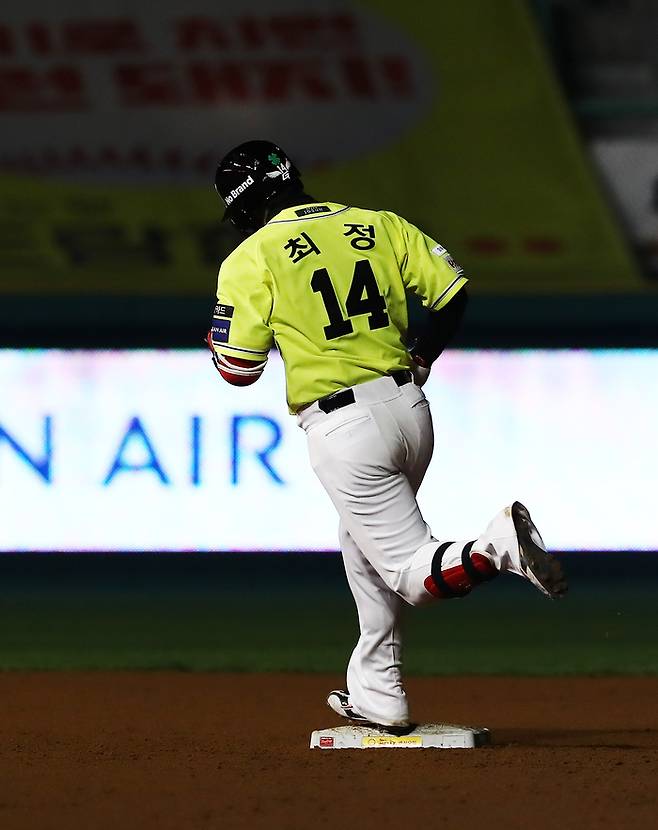 최정 ‘500홈런’까지 ‘-1’→SSG도 1700만원 상품 걸었다…흥행몰이 기대감 UP [SS시선집중]