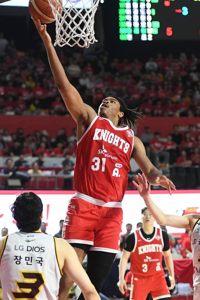 [KBL FINAL 플레이어] 워니 뒤에 힉스 있다... ‘16점 활약’ 아이재아 힉스, “우리는 더 이상 잃을 게 없다”