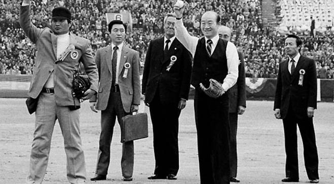 KBO 리그는 어떻게 시작되었나? 1982년 동대문에서 벌어진 일 | 스포츠스토리