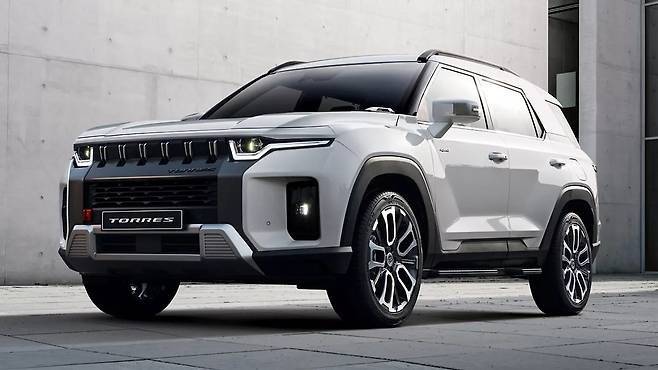 "타본 사람은 깜짝 놀란다는 SUV" 15.7km/L, 3140만 원부터 시작하는 토레스 | 구름을달리다