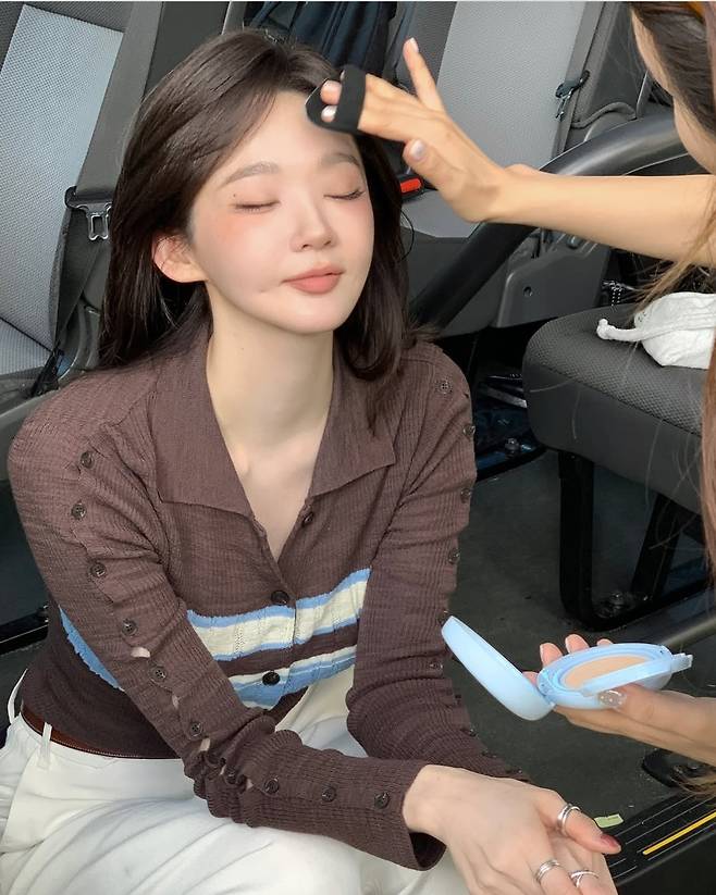 왜 아이돌 안했어 8등신 마네킹 비율로 난리 미모의 여가수 꾸안꾸 크롭 여신룩 뷰티는 내운명
