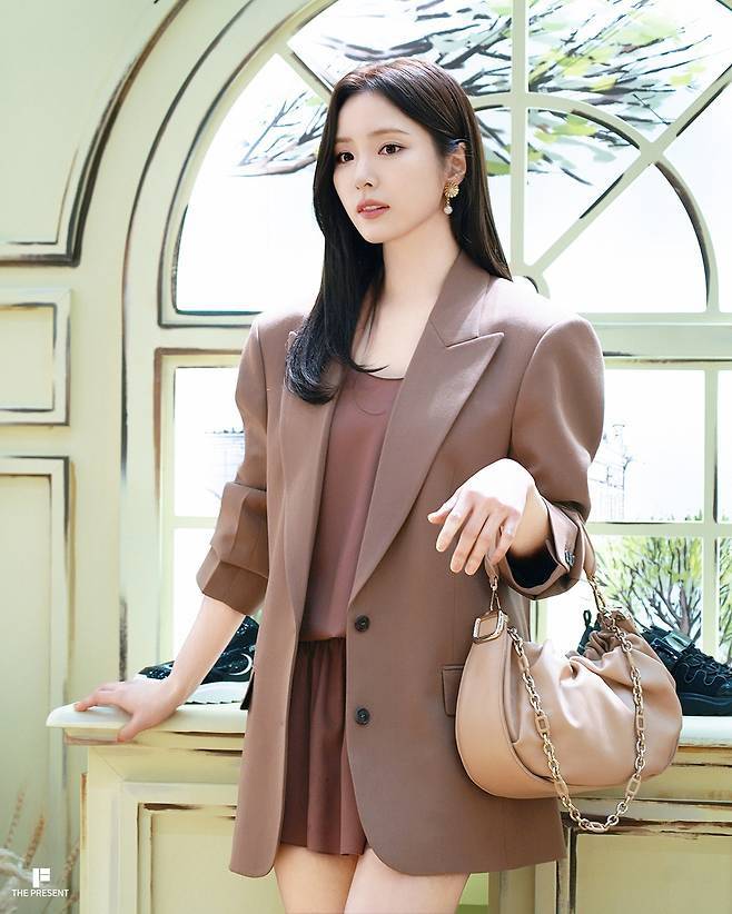 ‘목동 여신은 지금도 여신이었다 미모 터진 여배우 모던 클래식룩 대본은 내운명