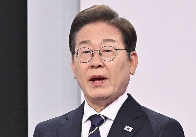 또 품절이라고 이재명 운동화 이어 안경테도 완판